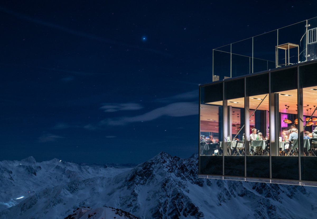 Summit Dinner in the ice Q restaurant Solden – Fine-Dining on the ...